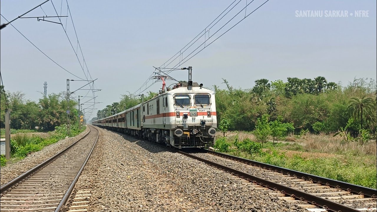 || High Speedy 12553 Vaishali SF Express led by 37653 BGKT P7 moving ...