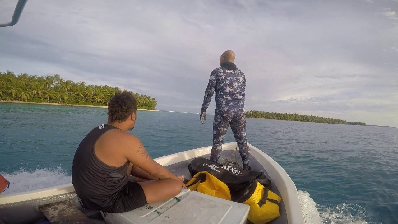 Spearfishing in Tuvalu - YouTube
