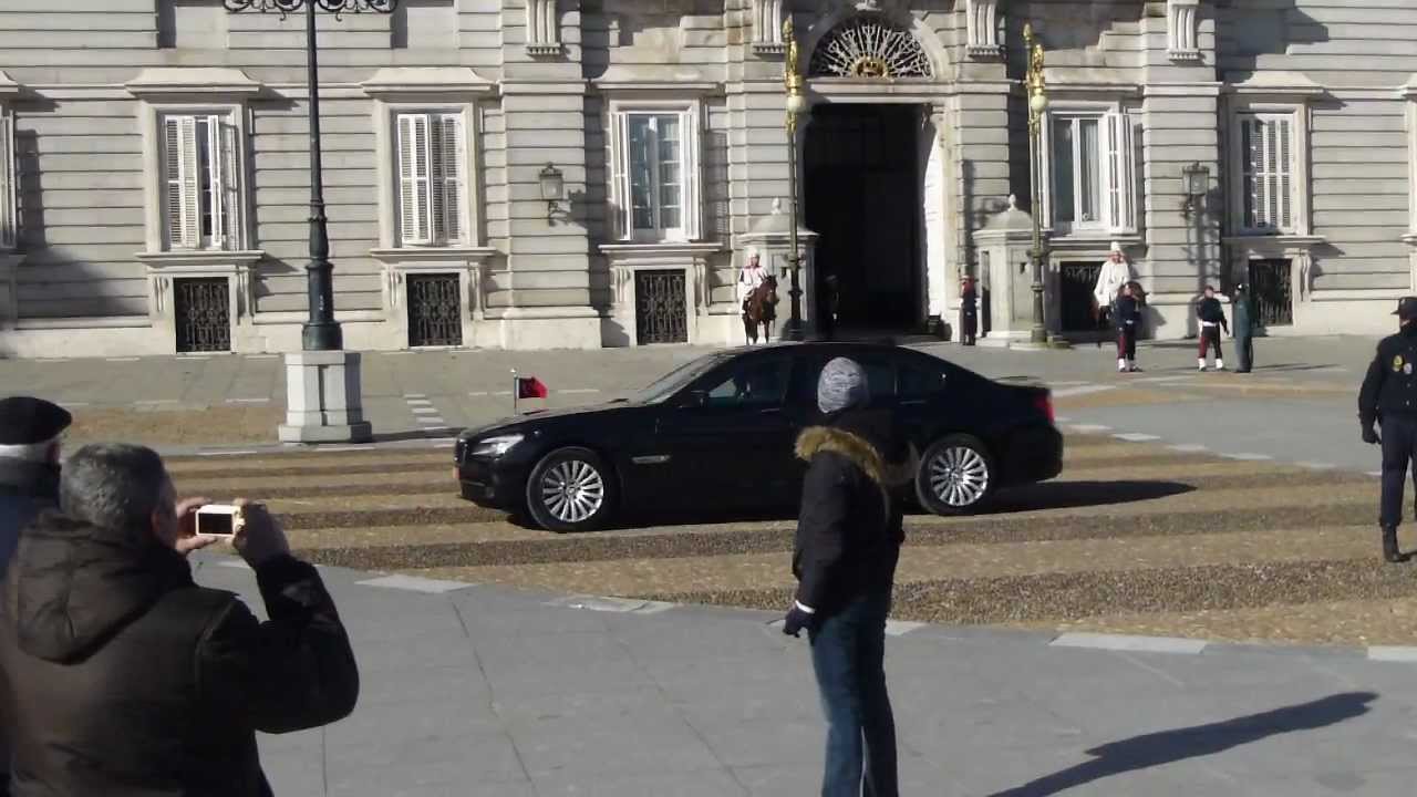 Vehiculos cuerpo diplomatico - YouTube