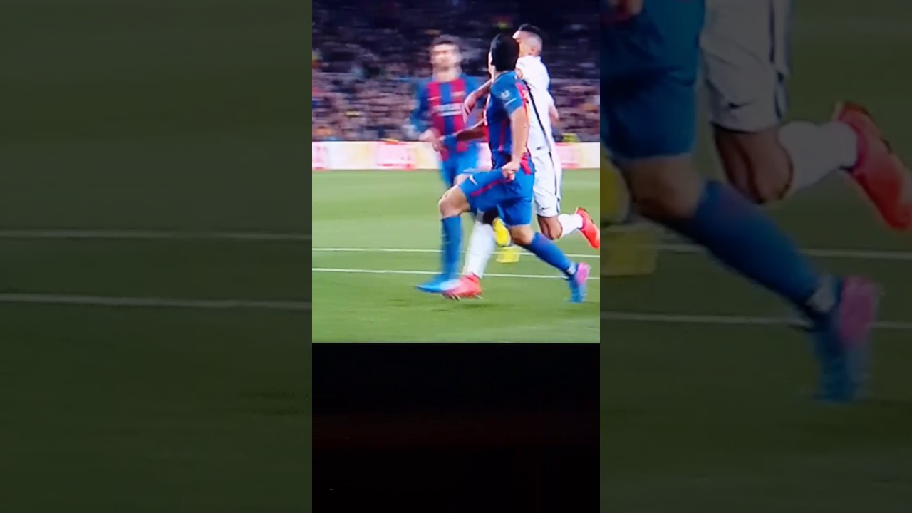 Luis suarez penalty (connection) no dive barcelona-PSG goal - YouTube