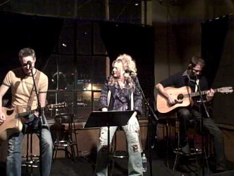 Hannah McNeil at The Listening Room Cafe in Nashville - YouTube
