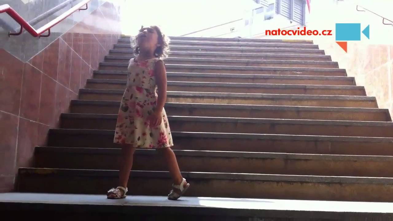 Mala Operni Zpevacka - YouTube