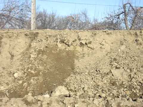 Close-up pan of dike protecting downtown Fargo from Red River flooding 2009