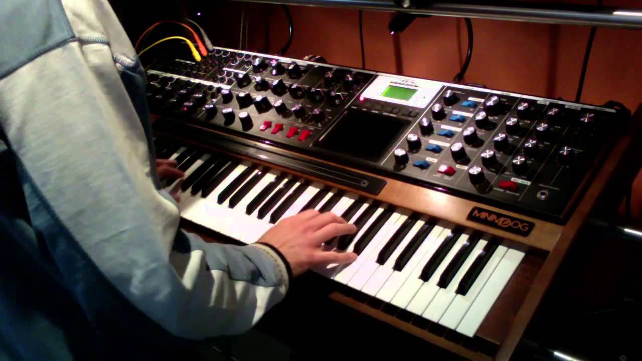 Moog Voyager XL - quick sound design: Drops - YouTube