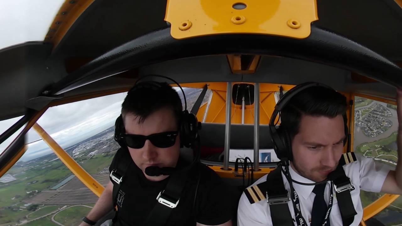 Gear 360 in a cockpit!! SOAR Aviation - YouTube