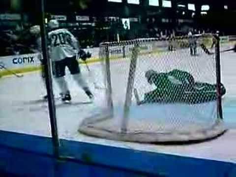 Roberto Luongo makes a great save - YouTube