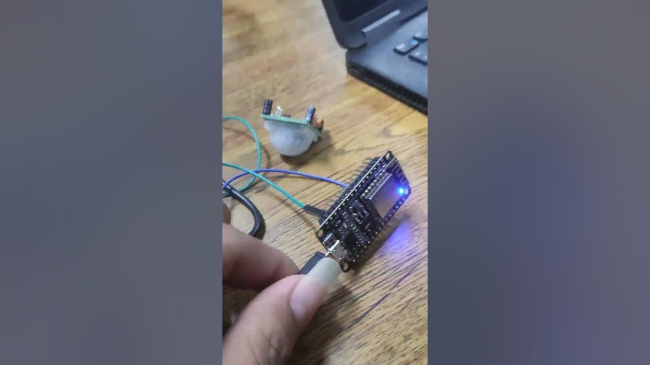 Tugas praktikum [LAB 2] Basic Pinout NodeMCU dengan LED - YouTube