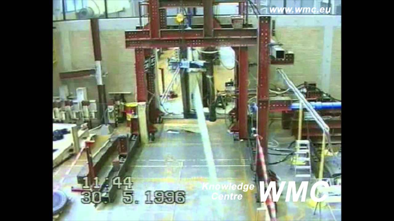 Multi-axial fatigue tests on wind turbine rotor blades - YouTube