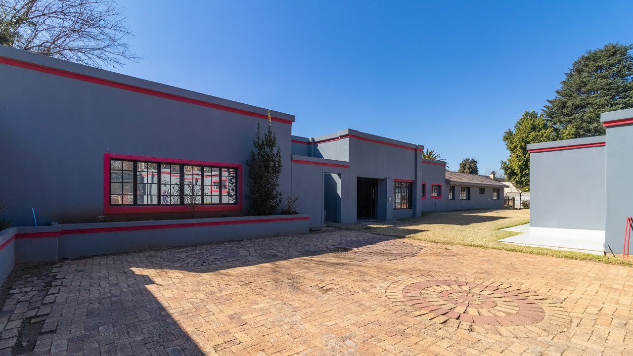 5 Bedroom Family home in the boomed off area of Lakefield - YouTube