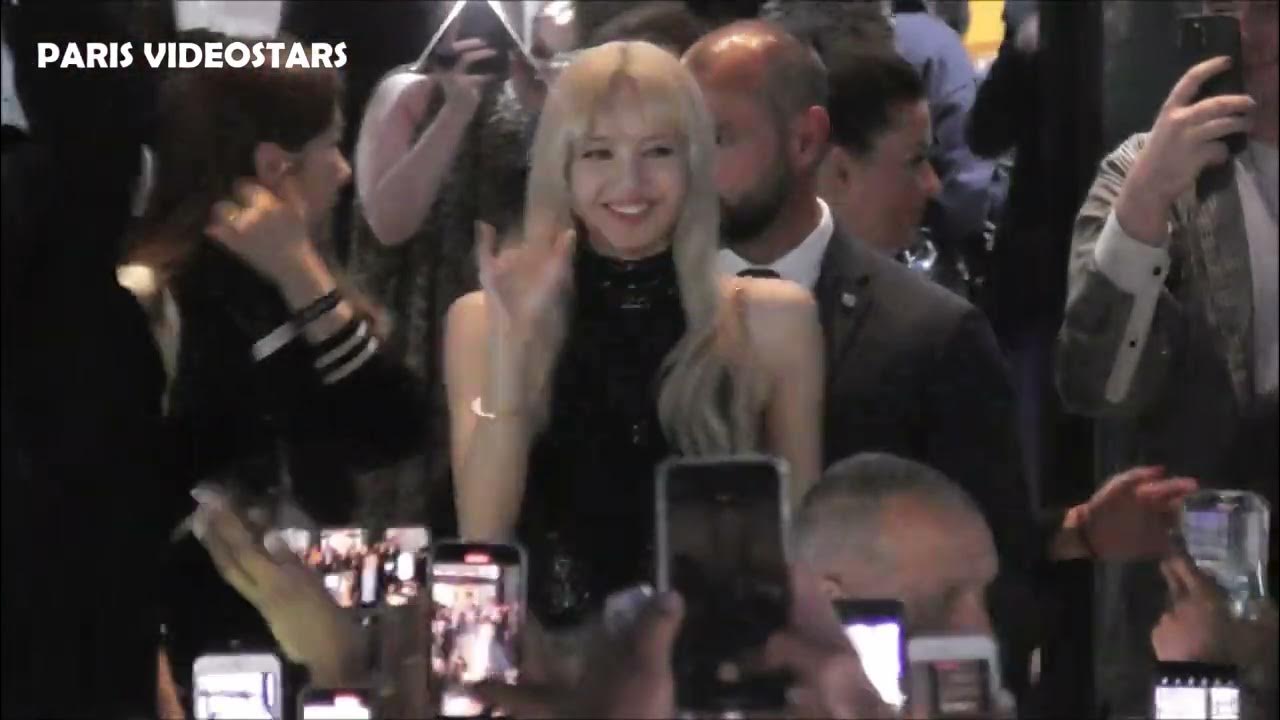LISA ( BLACKPINK ) submerged by French fans @ Paris 26 june 2022 when ...
