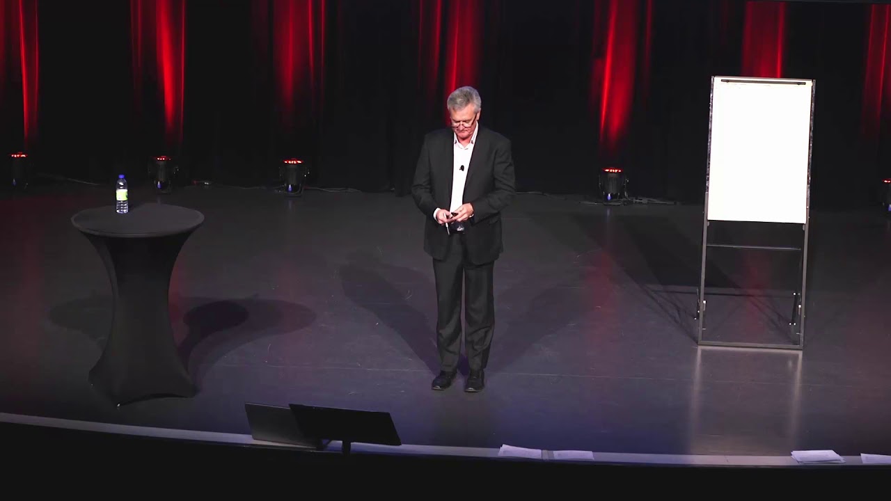 Bernard Gallant devant Conférencier Académie - YouTube