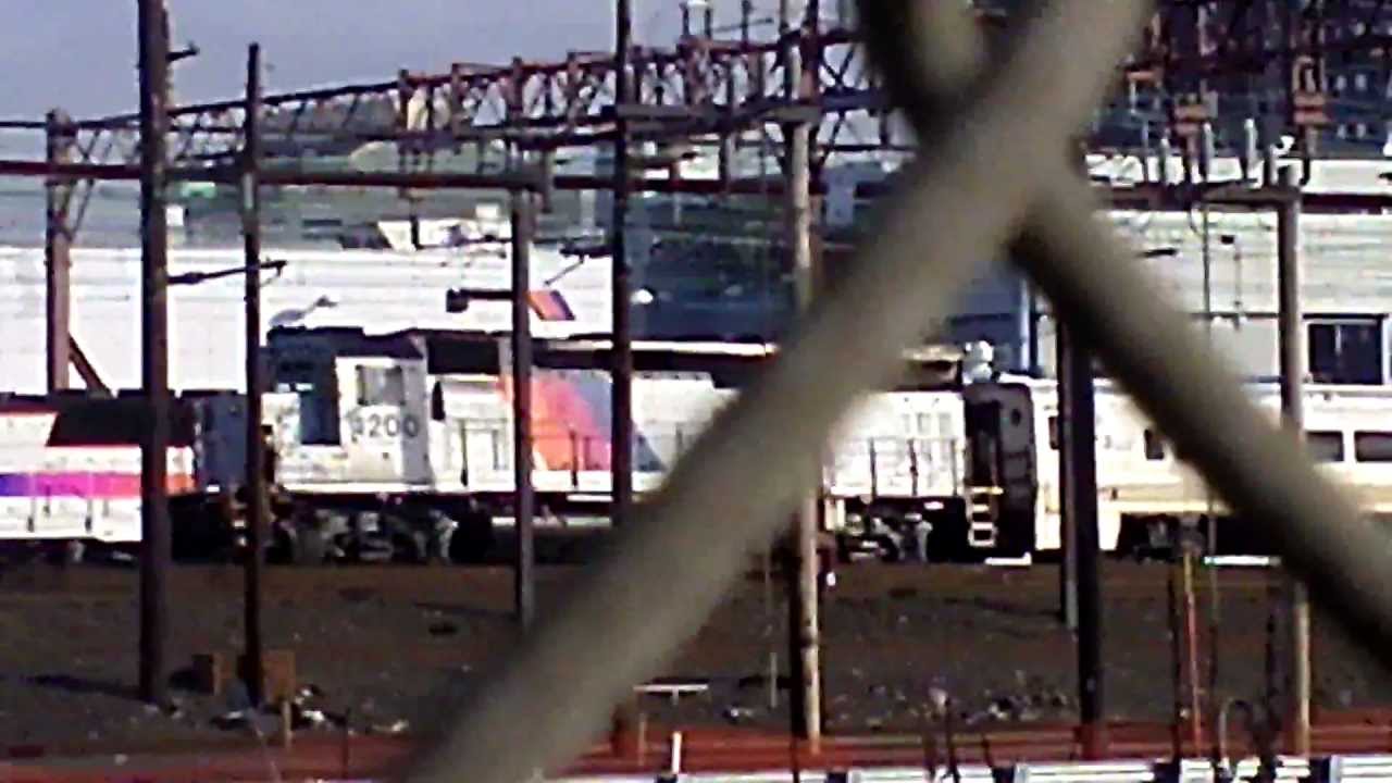NJT 4200 arrives at Hoboken 12/4/11 - YouTube