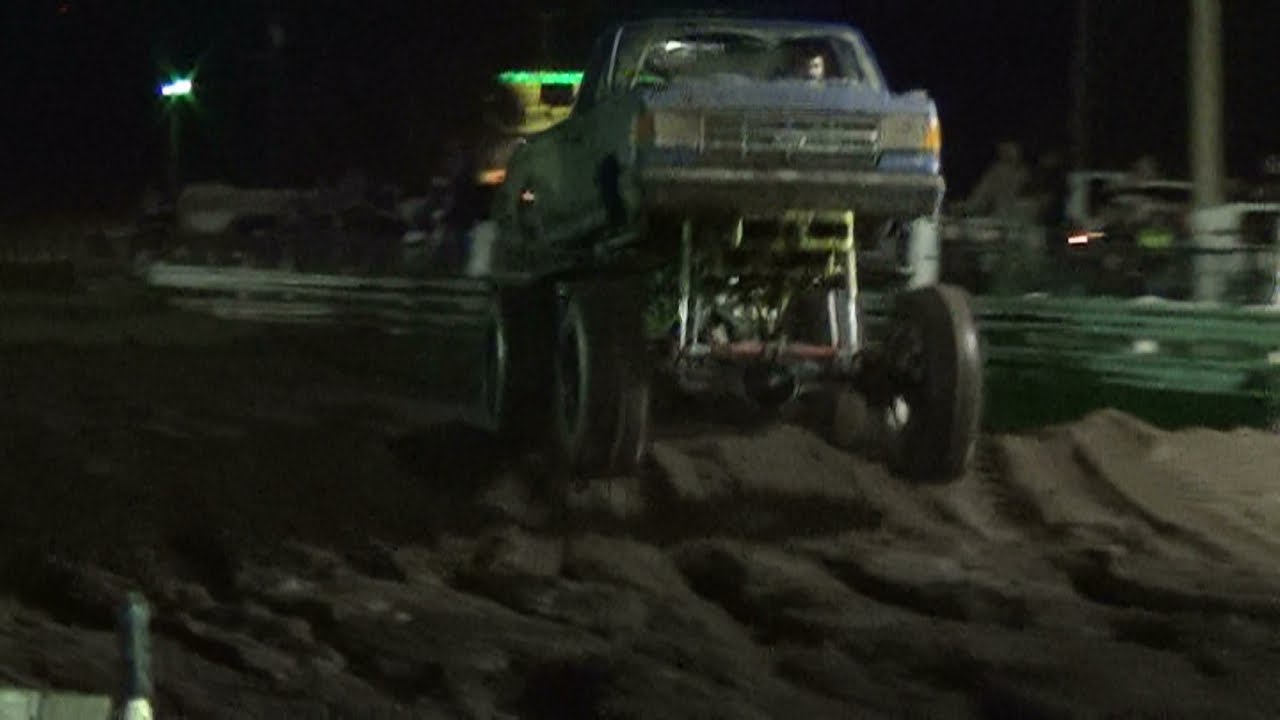 MEGA TRUCK...FORD ADDICTION...RACES @ Bithlo Mud Bog - YouTube