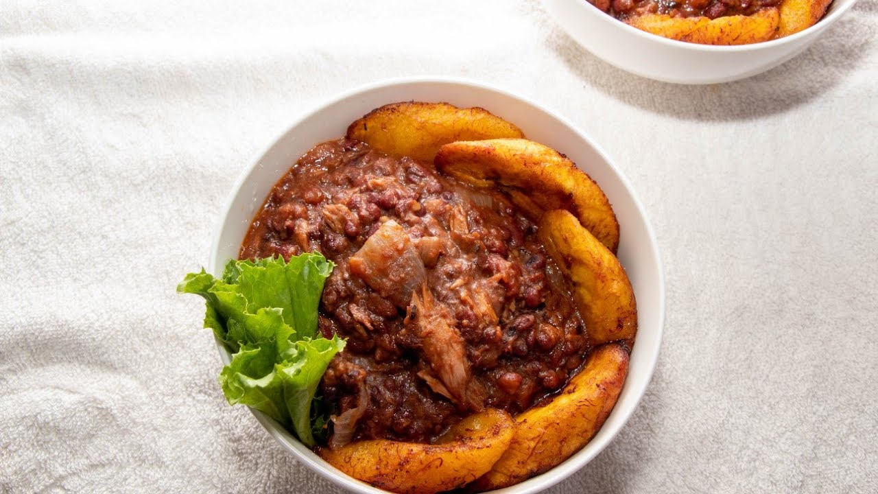 BEANS STEW IN COCONUT OIL||GHANA BEANS N GARI - YouTube