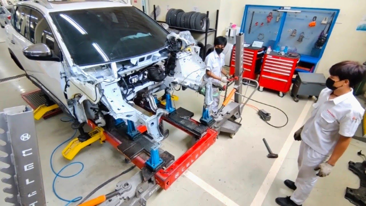 Front accident collision repair on Celette bench with Universal Jigs ...