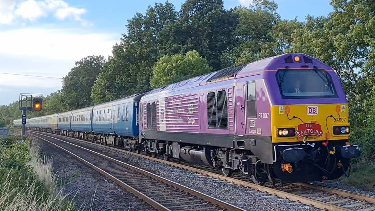DB Cargo 67007 'Queens Platinum Jubilee' hauling The Royal Edinburgh ...
