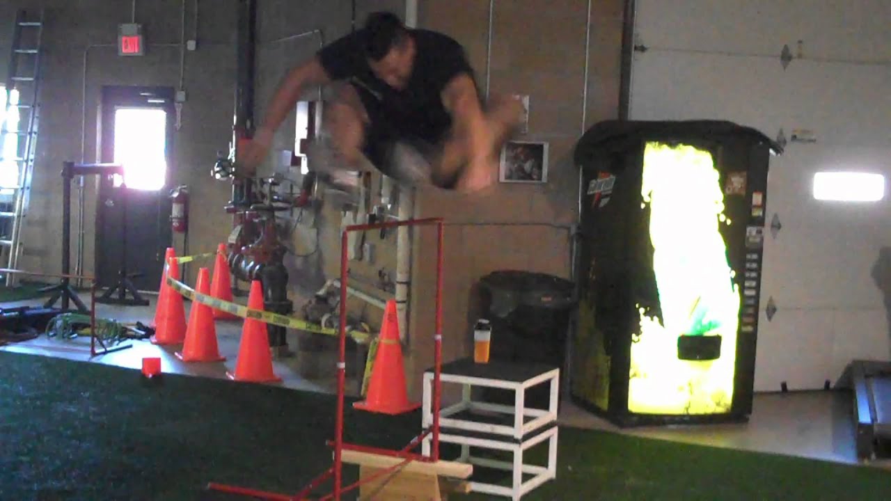 DeFrancosGym.com: 60 inch Jump by 261-pound Brian Cushing - YouTube