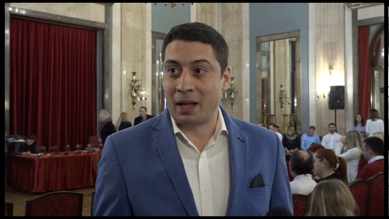 Beograd, Dragomir Petronijevic clan Gradskog veca, o dodeli priznanja ...