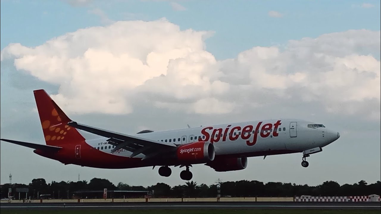 Spicejet beautiful Landing Boeing 787-8 - YouTube