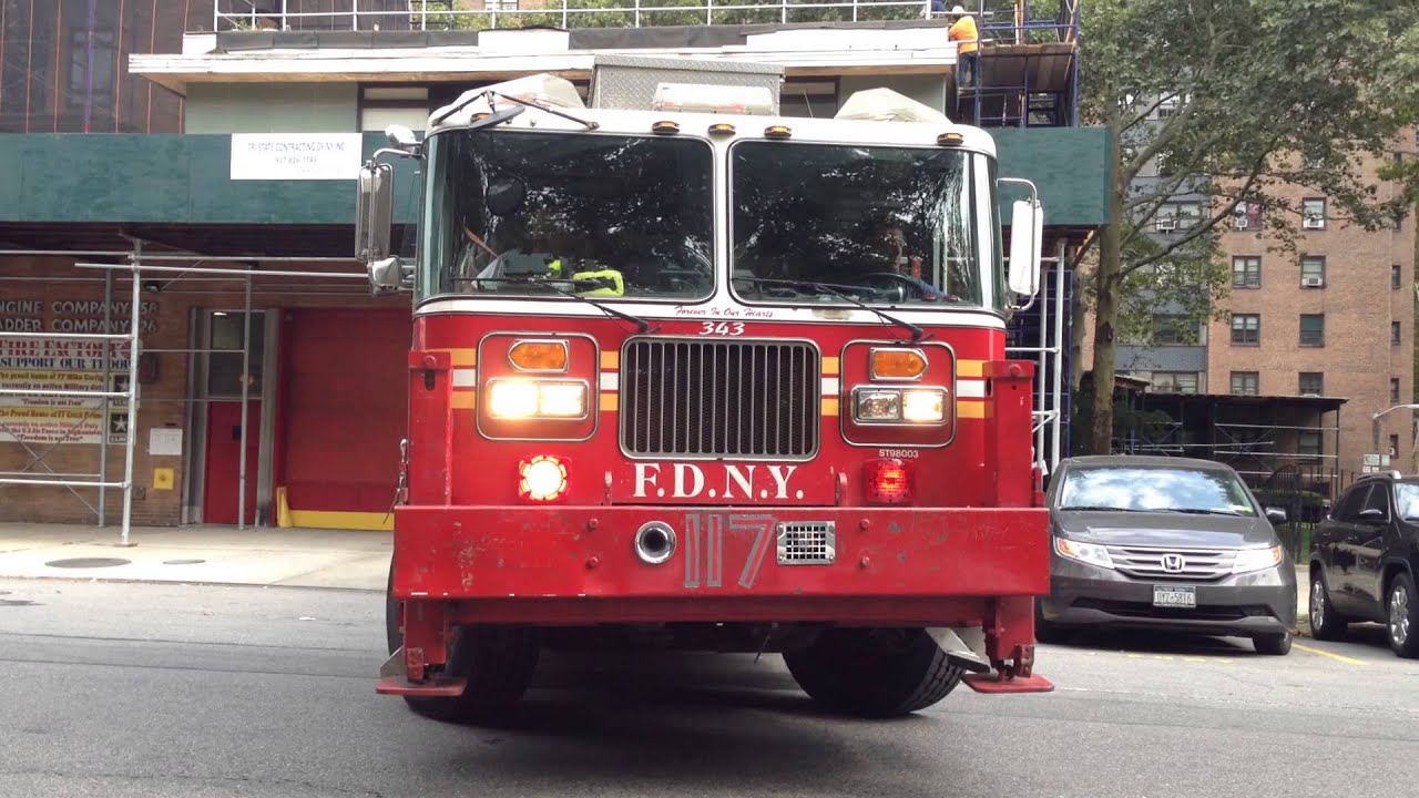 FDNY TOWER LADDER 117 GIVING US SIREN PLAY & WAVES AFTER ACTING FDNY ...