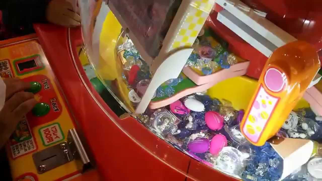 Japan Game Machine UFO CATCHER! Get Capsule of Toys & Dolls for only ...