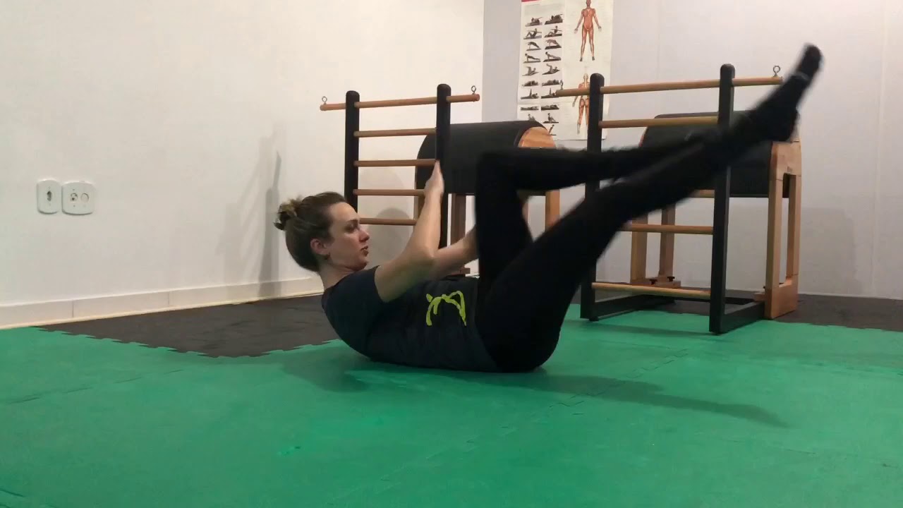 Single leg stretch - YouTube