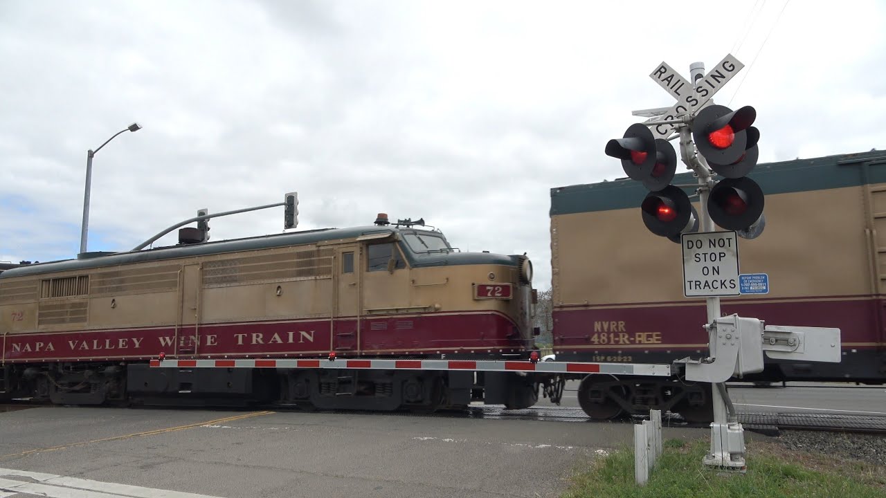 NVRR 5076 Napa Wine Train North - Oak Knoll Ave. Railroad Crossing, Napa CA - YouTube