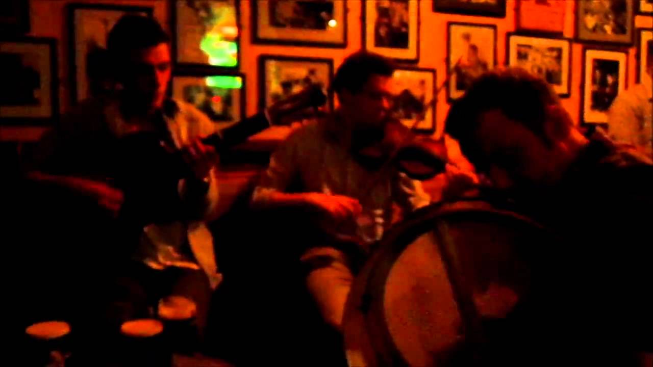 Saturday night late session in Tig Coili - YouTube