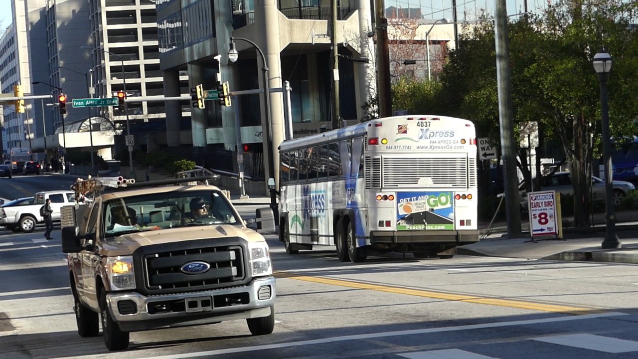 GRTA Xpress: 2006 MCI D4500 Route 412 Express Bus #4037 at West ...