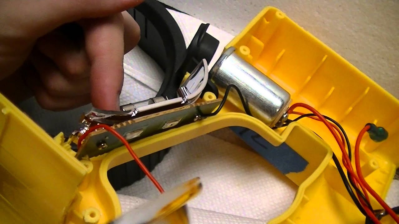 Vector VEC139Y dual lamp spotlight guts and repair - YouTube