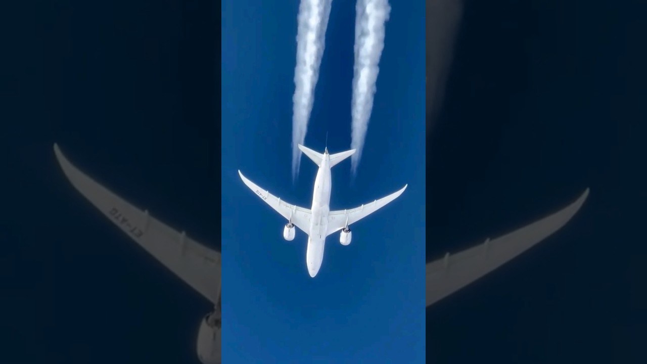 Airplane smooth fly #aircraft - YouTube