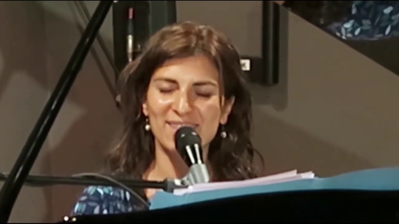 Ana Robles live at the Spice of Life - YouTube