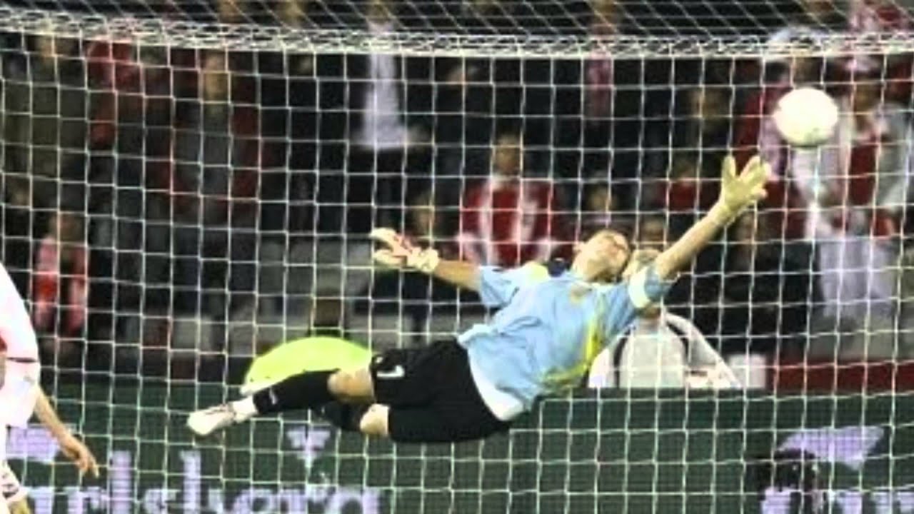 Paradones de Iker Casillas - YouTube