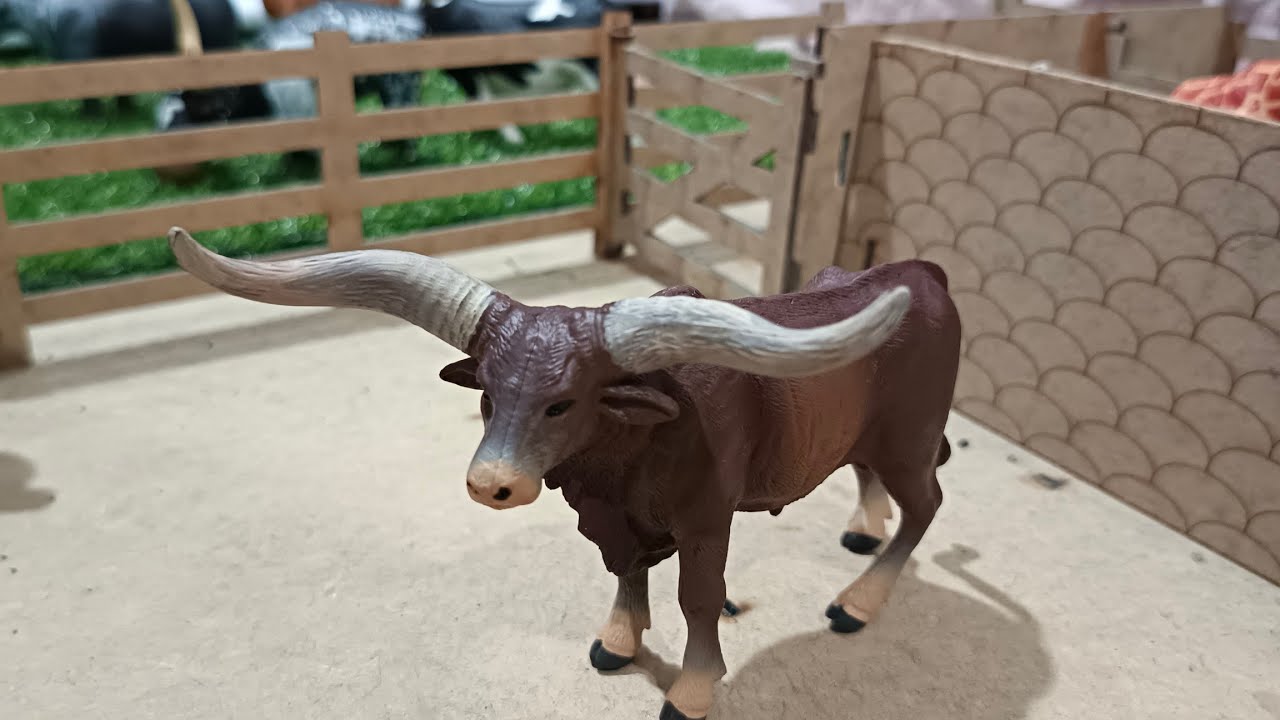 comprei um novo boi bravo marrom para a fazendinha de brinquedo - YouTube
