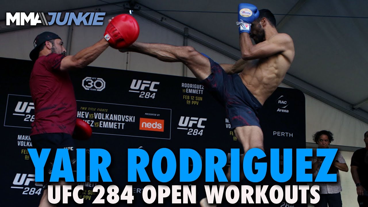 Yair Rodriguez Throws Spectacular Kicks at UFC 284 Open Workouts - YouTube