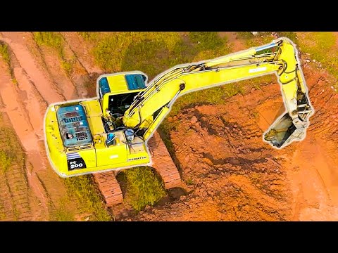 🔴 Yellow Komatsu PC200 Working On The Swamp - Excavator And Truck - YouTube