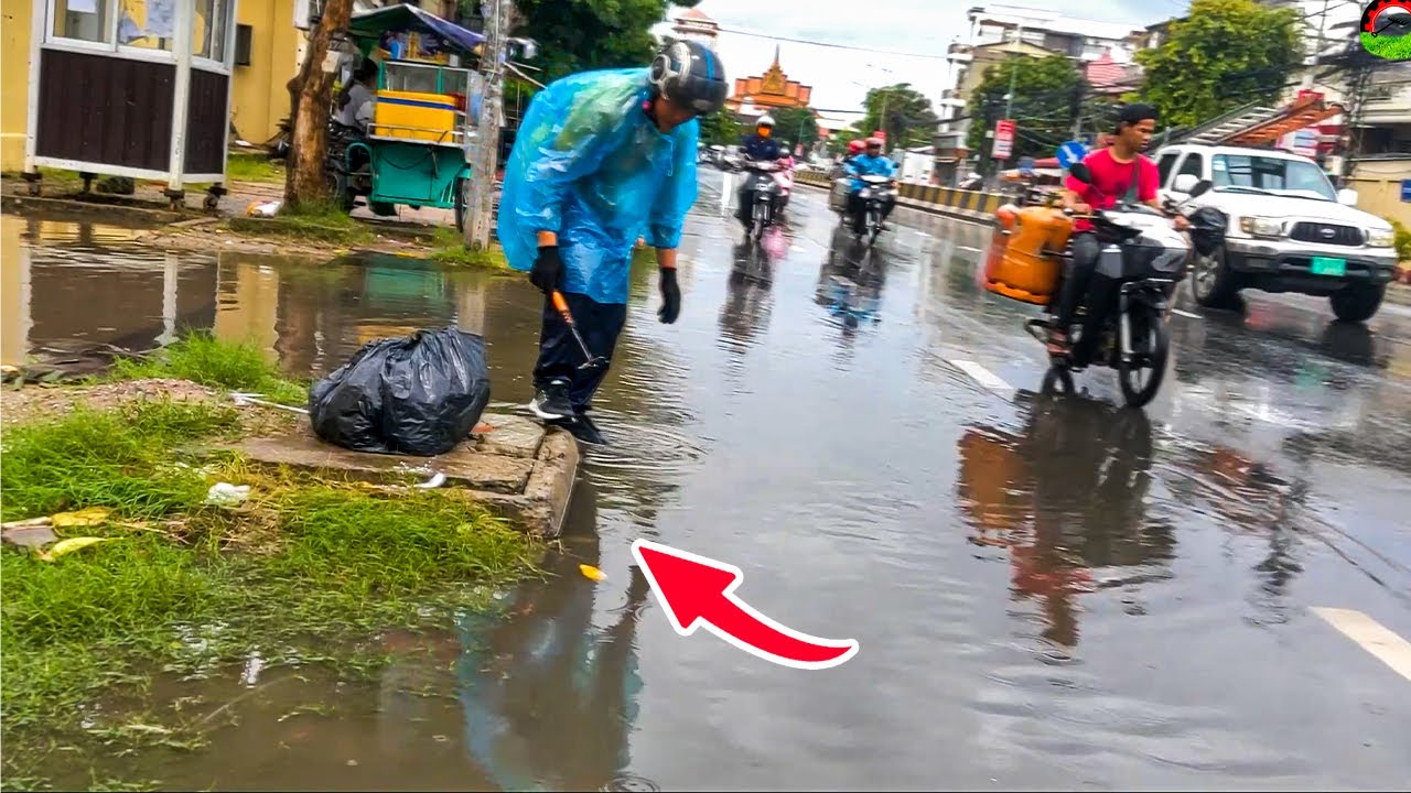 It's Too Much Raining Water Stuck On This Road It Need To Drain Quickly - YouTube