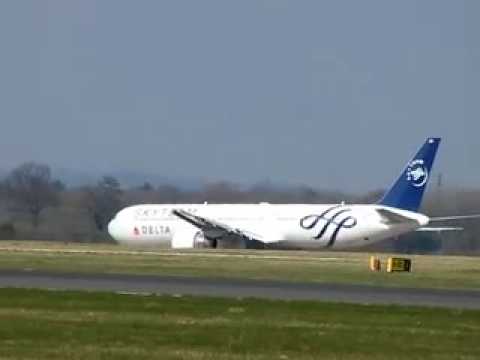 Delta B767 "skyteam" special paint scheme at Manchester Airport - YouTube