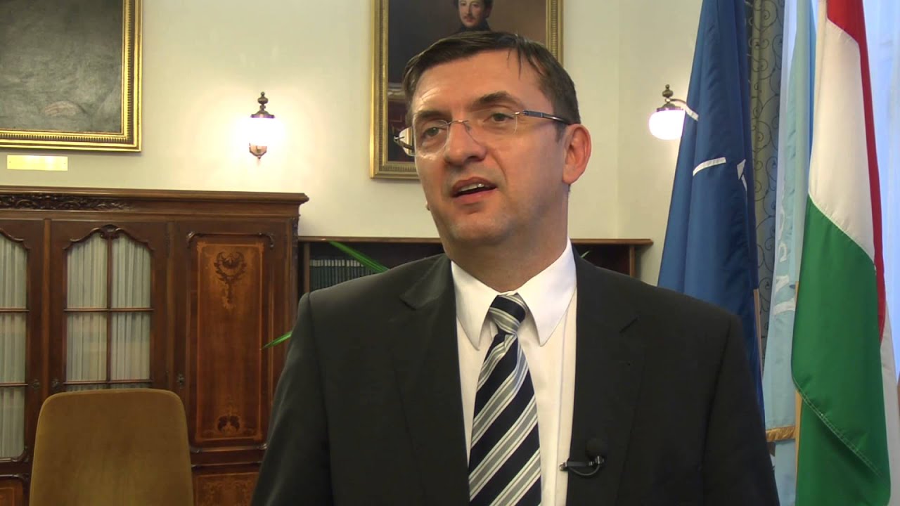 Domokos László az önkormányzati adósságrendezésről - YouTube