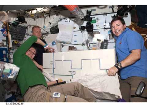 Star Trek "Amok Time" fight music wakes up STS-133 - YouTube