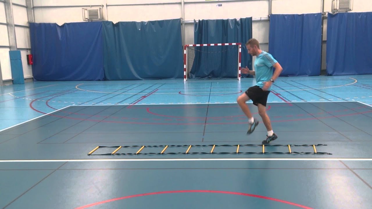 Echauffement avec une echelle de rythme 4trainer - YouTube