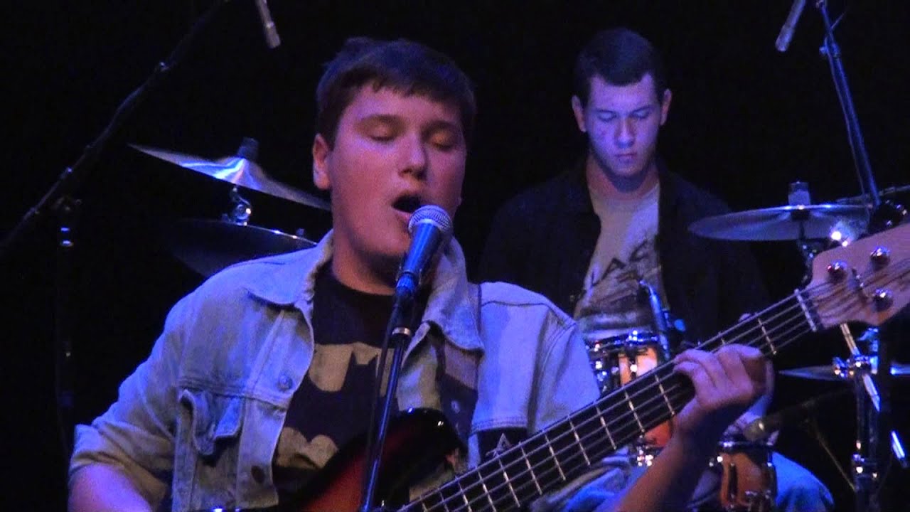 Eratis Wakkis performs Lights - YouTube