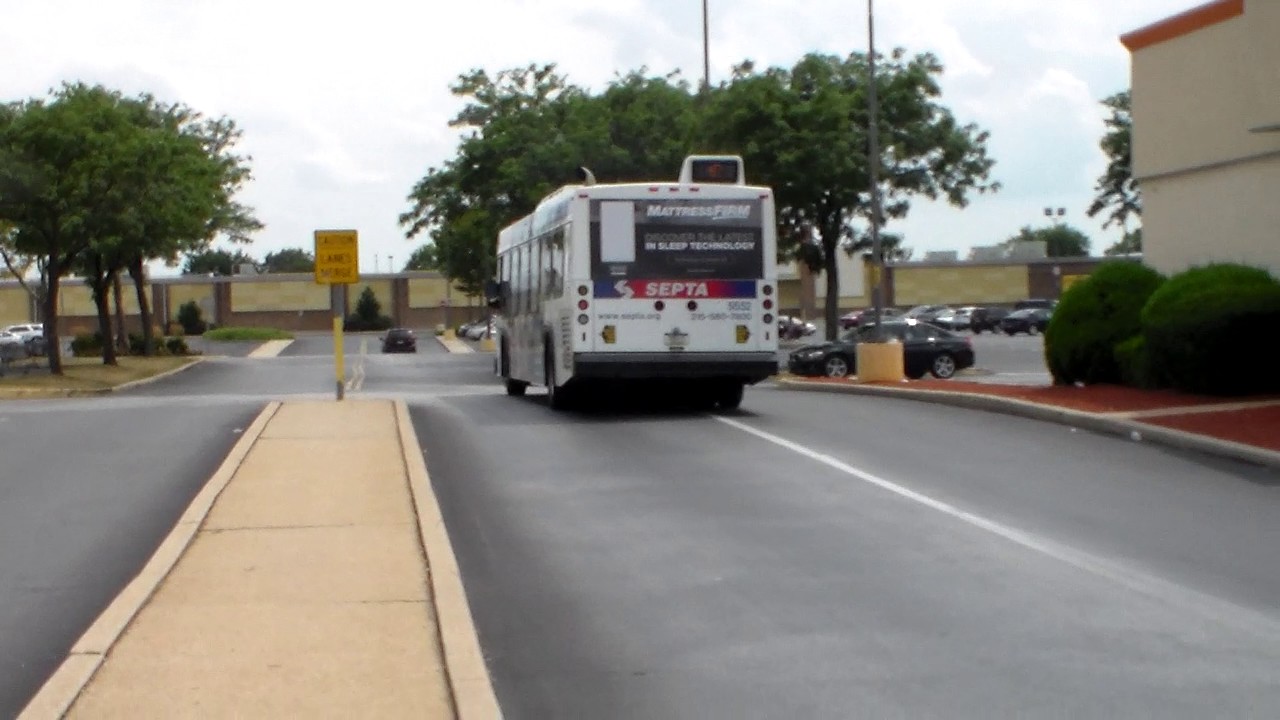SEPTA BUS: NEW FLYER D40LF 5552 ON ROUTE: 47 - YouTube