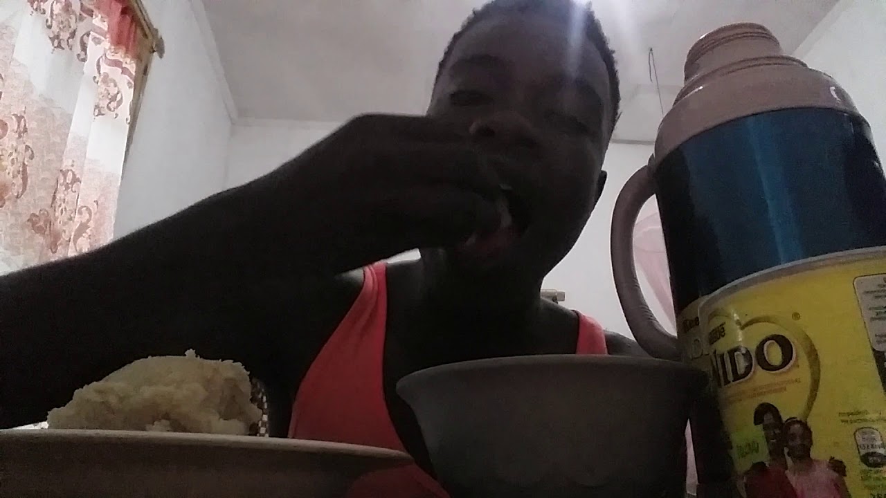 Angalia cover ya binamu raja (mujwau) akiwasha moto wakati anakula ...