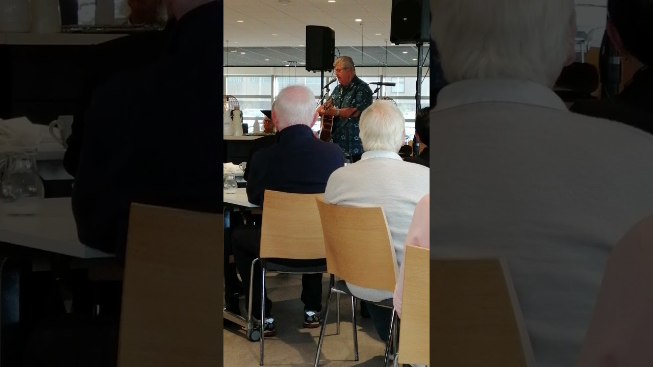 Roland Lundgren på gemenskapsträff I Pingstkyrkan VA. Frölunda - YouTube