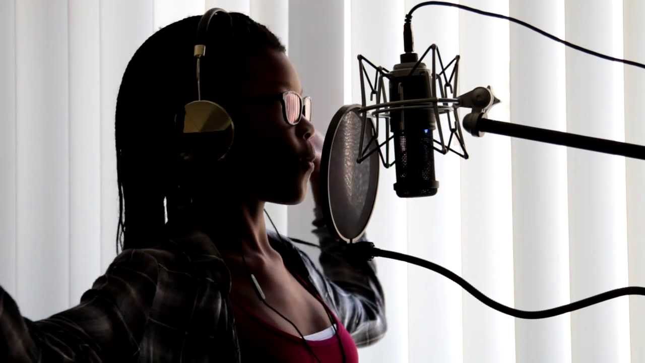 Rapping the Nicki Minaj part of "Girl on Fire (Inferno version)" - YouTube