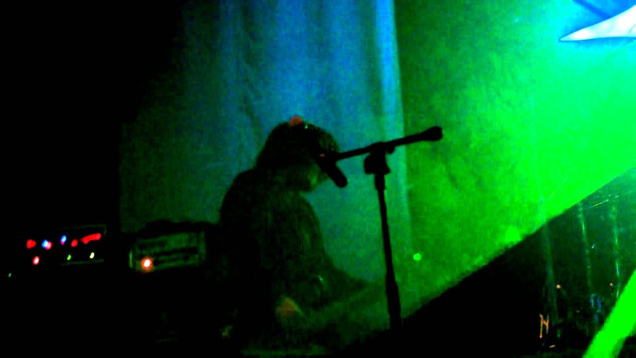 Apollo 18_3_20120113_Discusting+Corpse Flower - YouTube