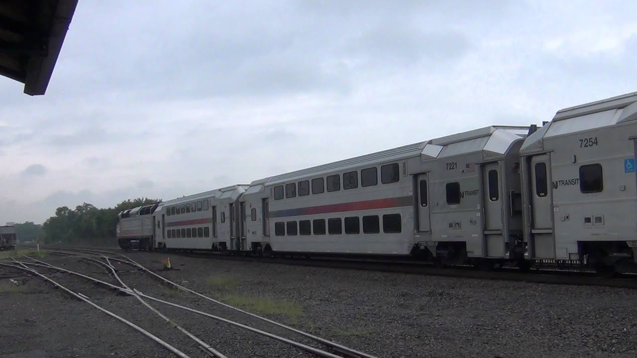 NJ Transit arrives at Bound Brook, NJ - YouTube