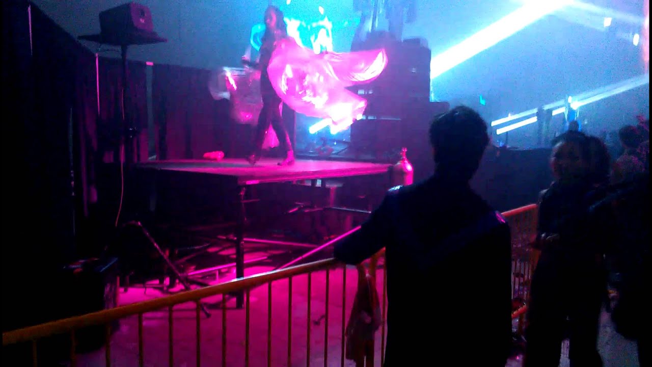 CLIP SCREAM 2013 Edmonton - Sander Van Doorn - YouTube
