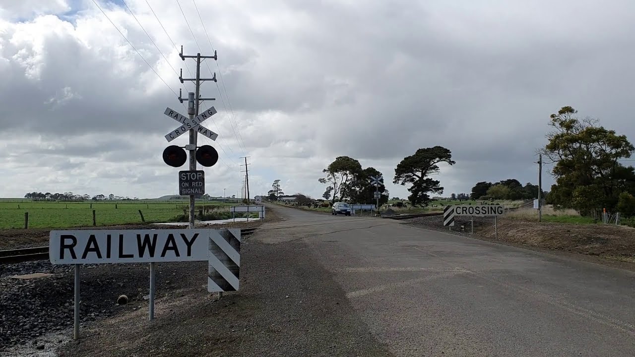 Level crossing - Fearnlys Road, Cudgee/Panmure, Victoria, Australia ...